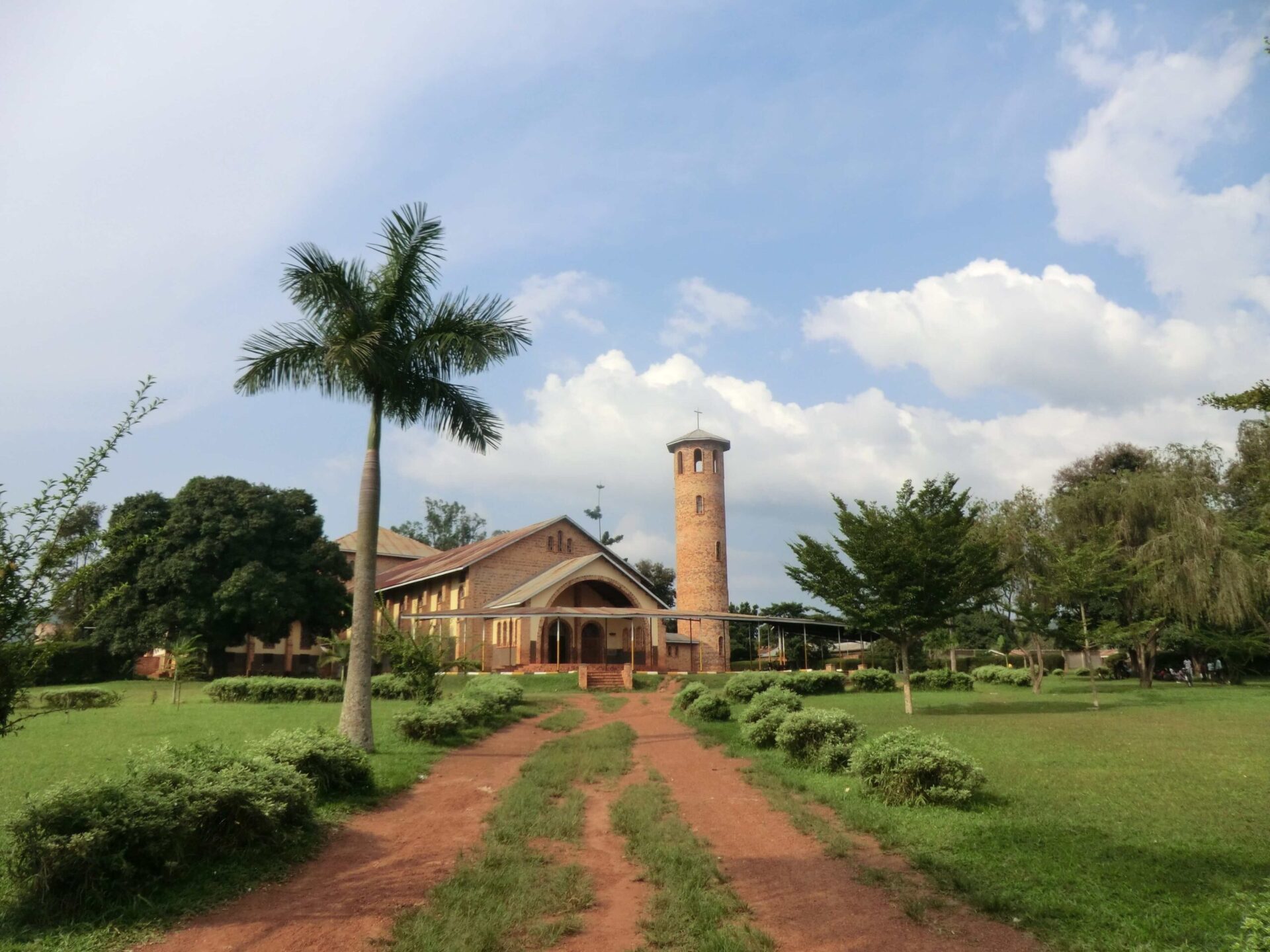 The Ultimate Two Week Uganda Itinerary - Perchance to Roam